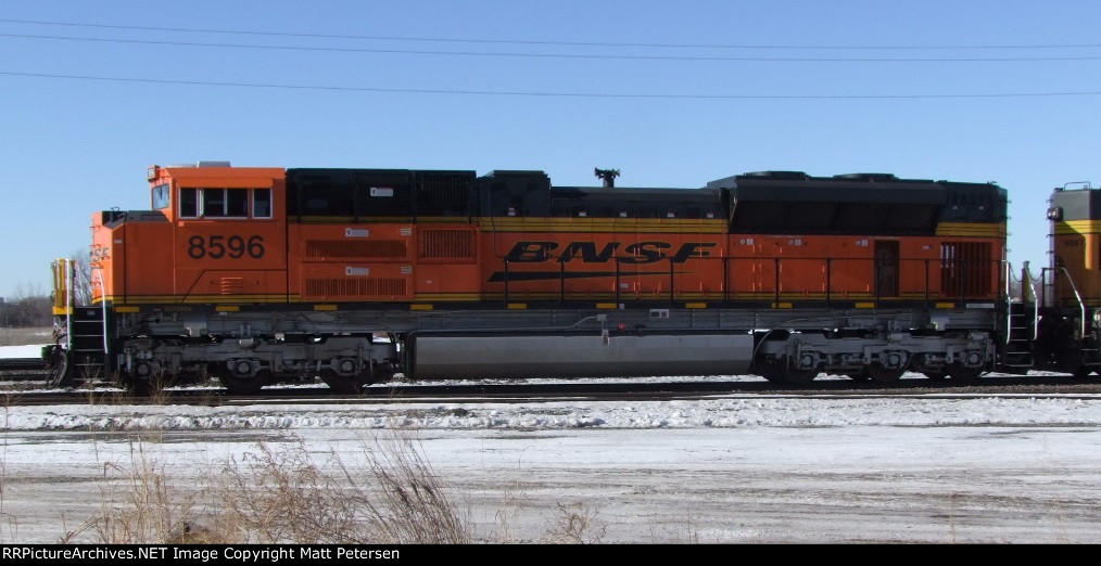 BNSF 8596